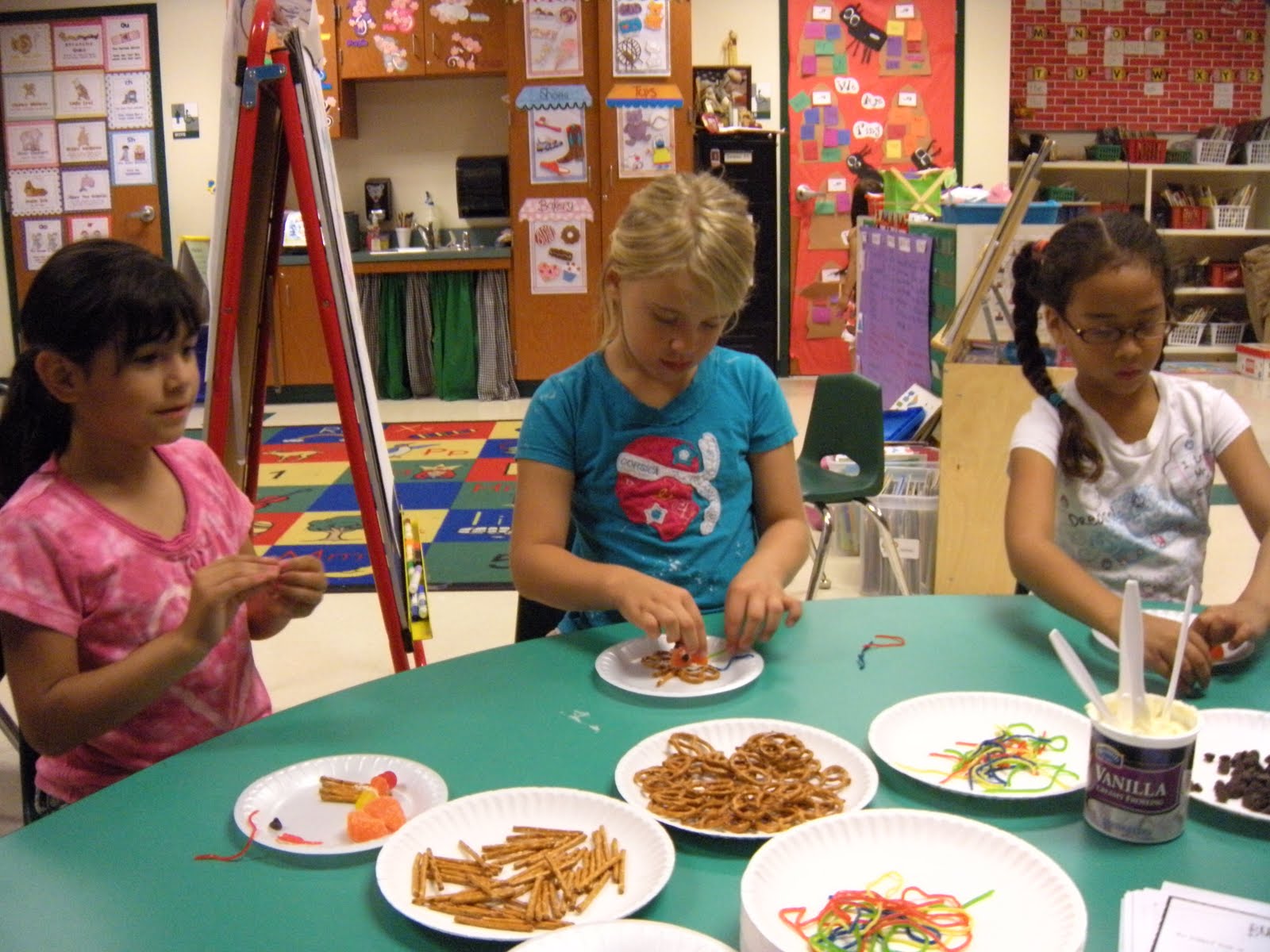 Kindergarten Smarties: We Love Eating BUGS!?!