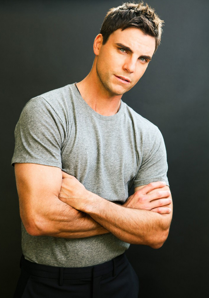 Colin Egglesfield posa para la revista Bello - ActorsZone