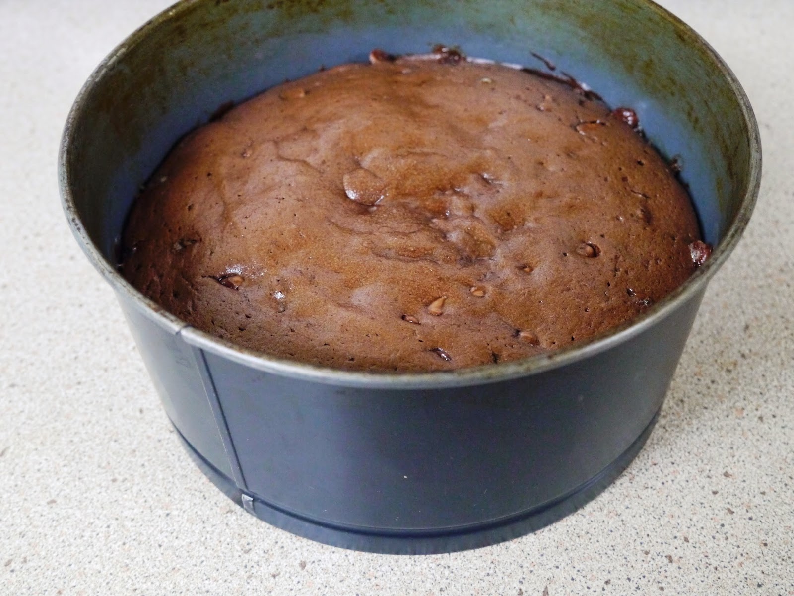 This Muslim Girl Bakes: Double Chocolate Flourless Cake with Vanilla Cream