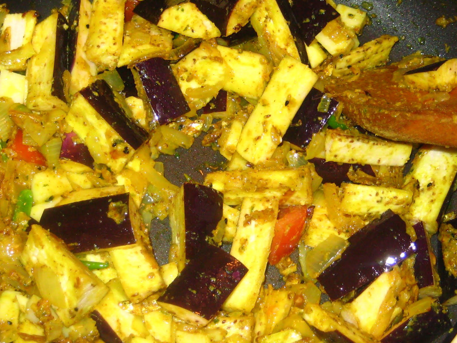 Eggplant Curry with Dry Whitebait Fish (Dry Keski Fish) ~ Lucky's Recipes