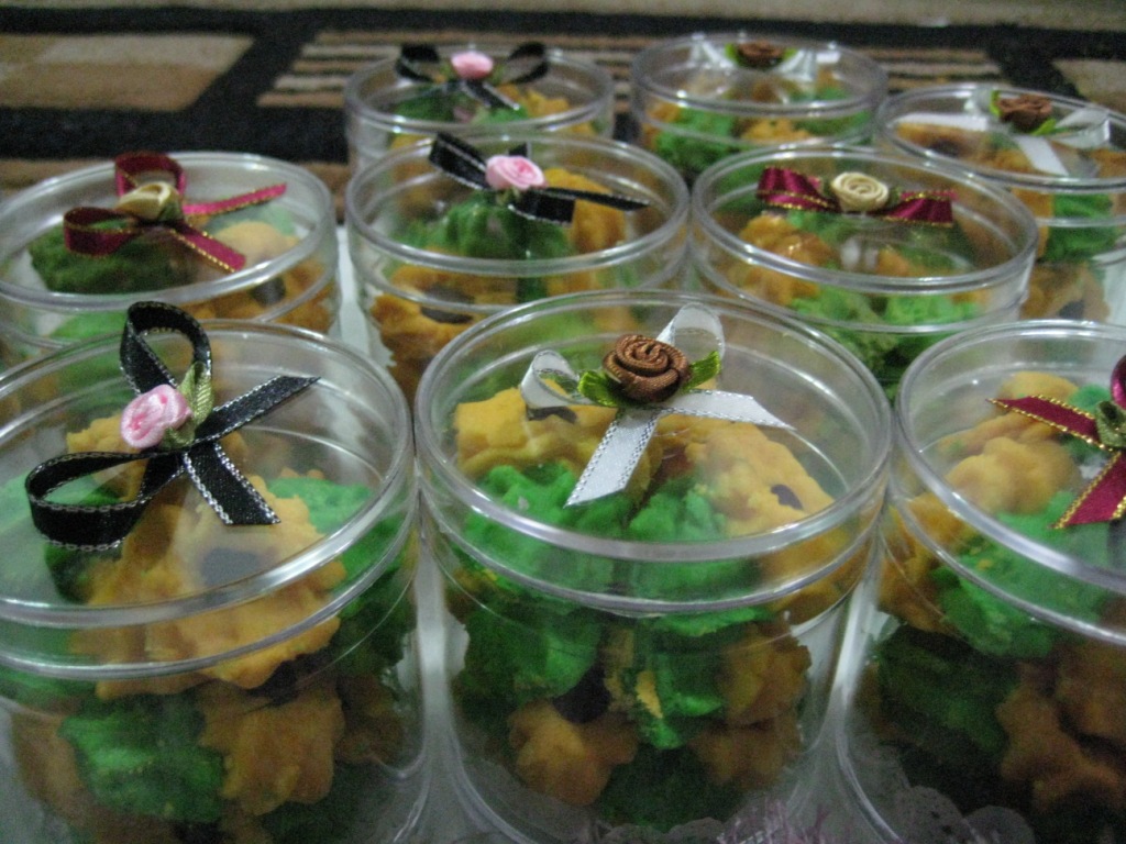 Yatie's Cooking: DOORGIFT BISKUT DAISY PETALS