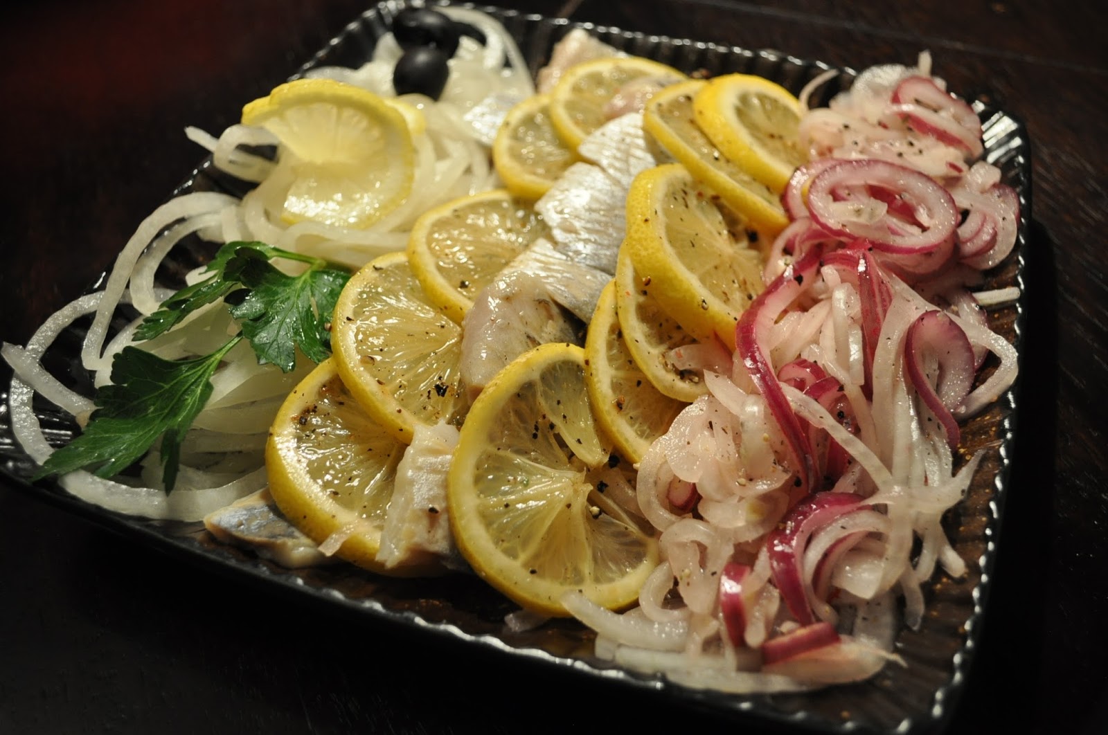 SEGEBUTĖS UŽRAŠAI: Silkė su svogūnais ir citrina