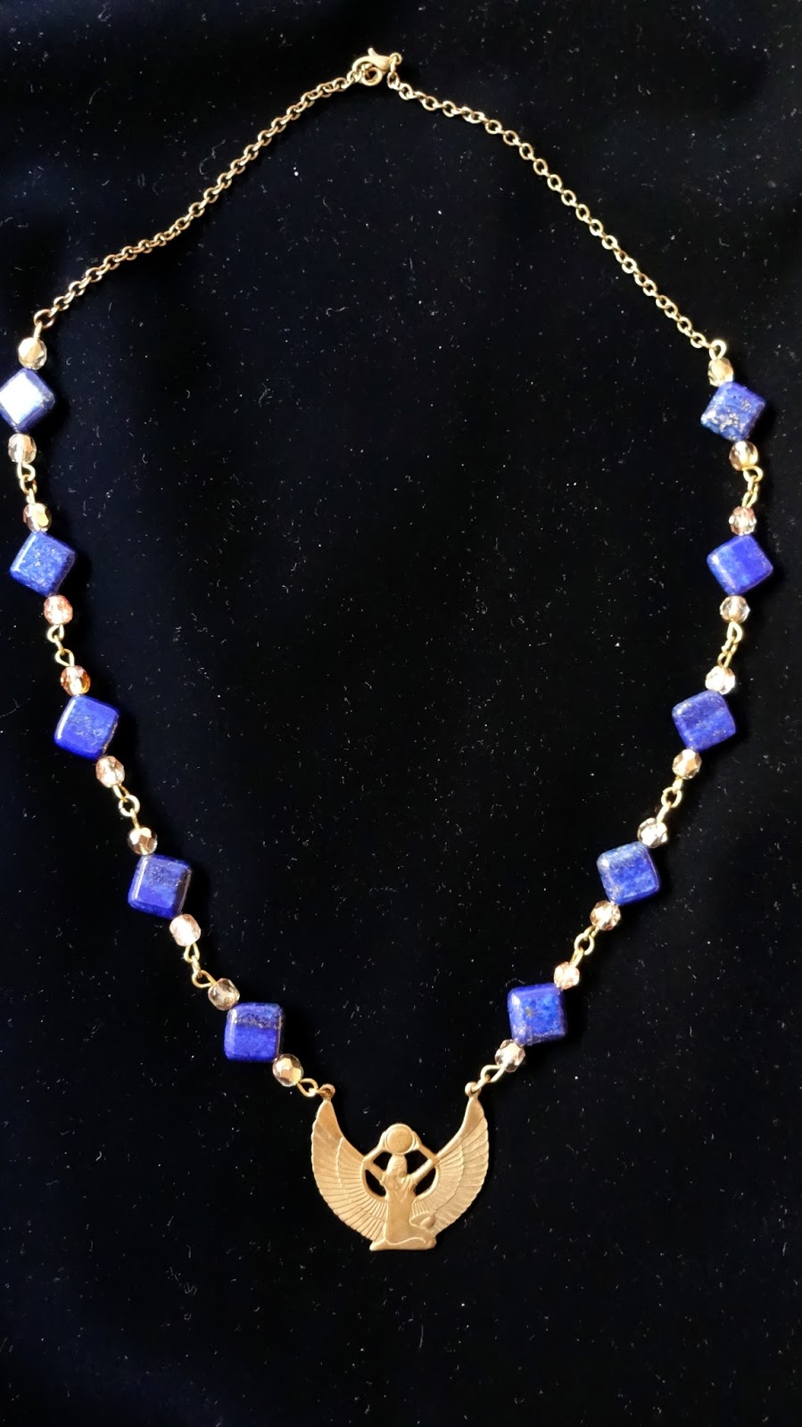 Fantasy Jewellery: COLLANA ISIDE ALATA