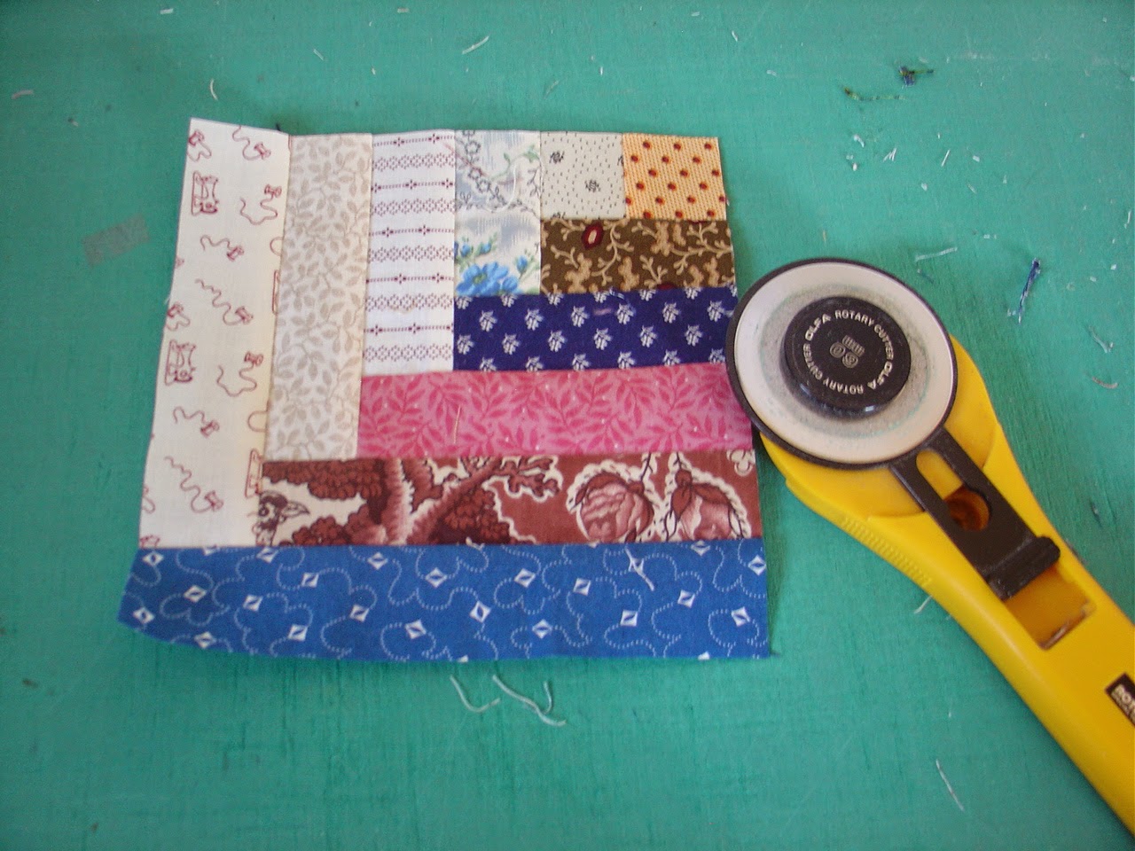 Treadlestitches: Half Log Cabin Quilt Block Tutorial