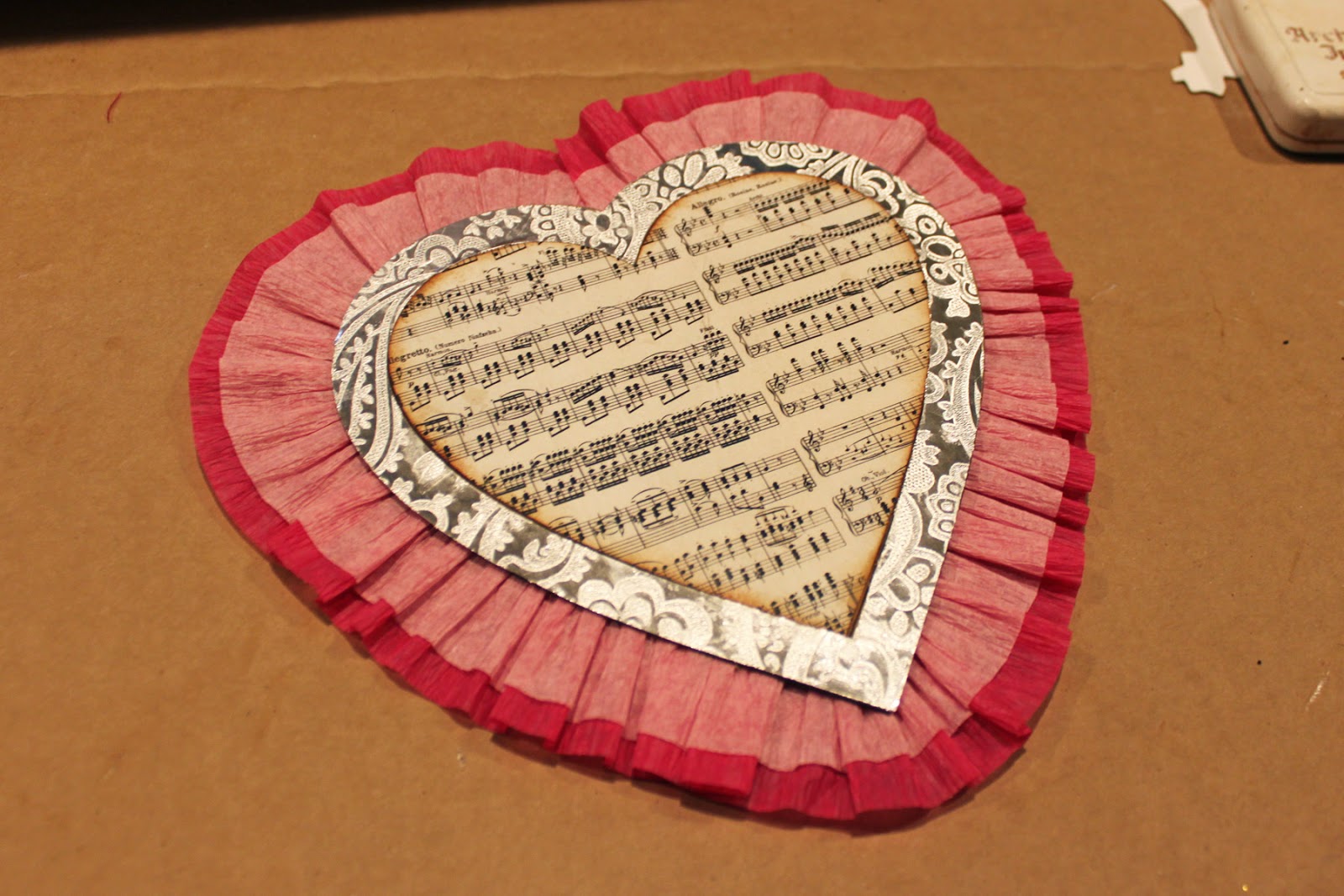 Retro Café Art Gallery: Crepe Paper Vintage Valentine Tutorial + More‏