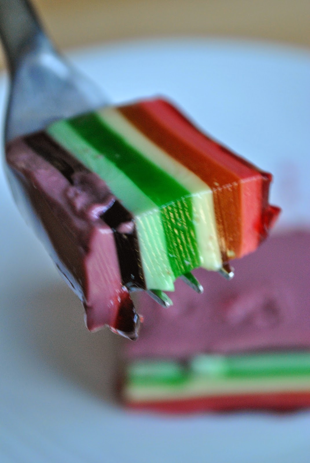 Lori's Lipsmacking Goodness: Layered Jello Dessert With Sour Cream