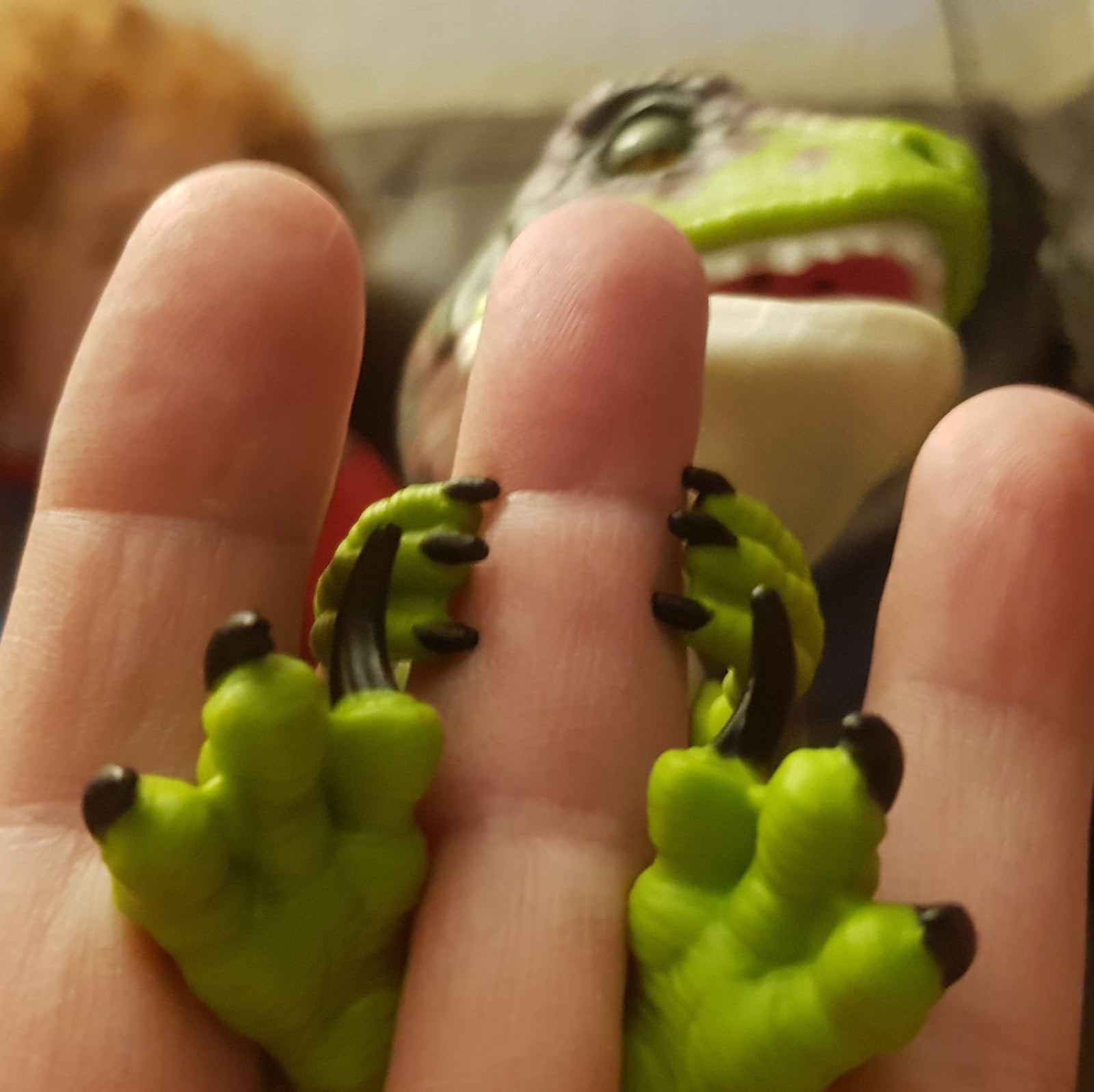 The Brick Castle: Stealth Untamed Raptor from Fingerlings: Animated ...