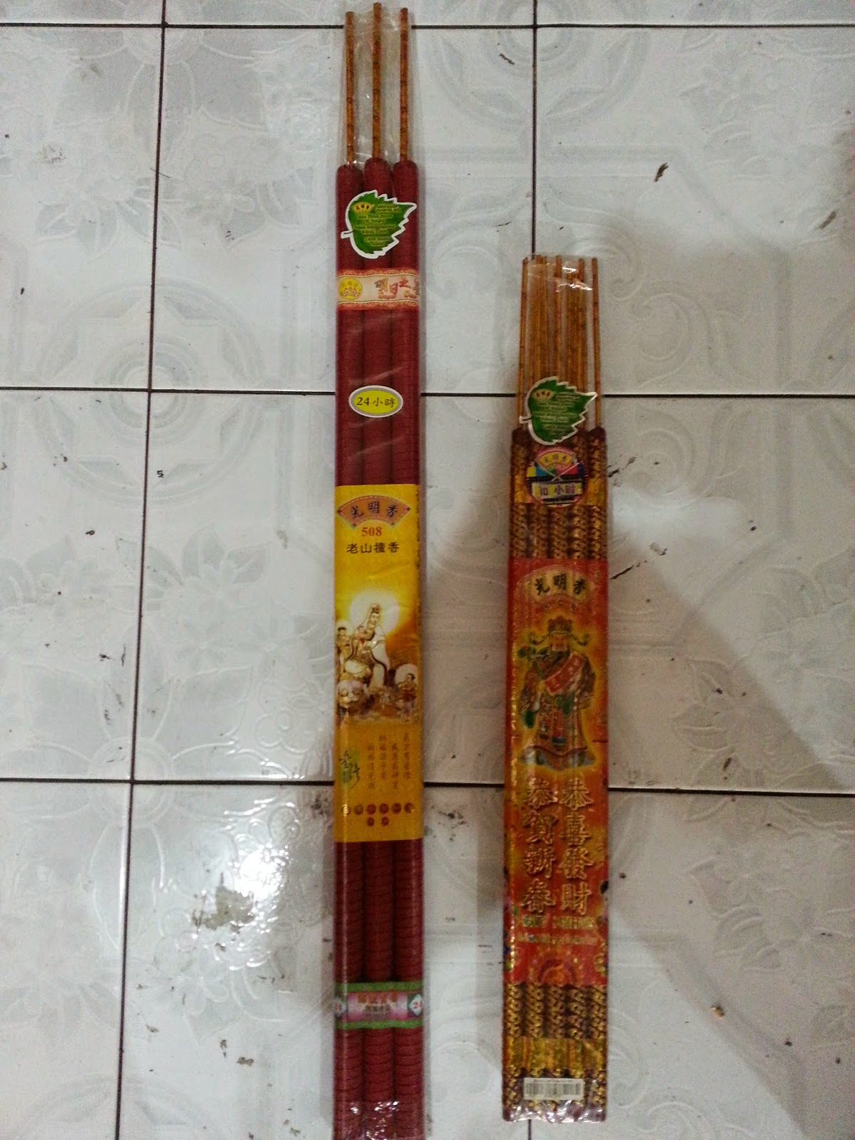 Dupa dan Alat Sembahyang: Dupa Besar 24 Jam dan Dupa Besar Ulir Mas 10 Jam