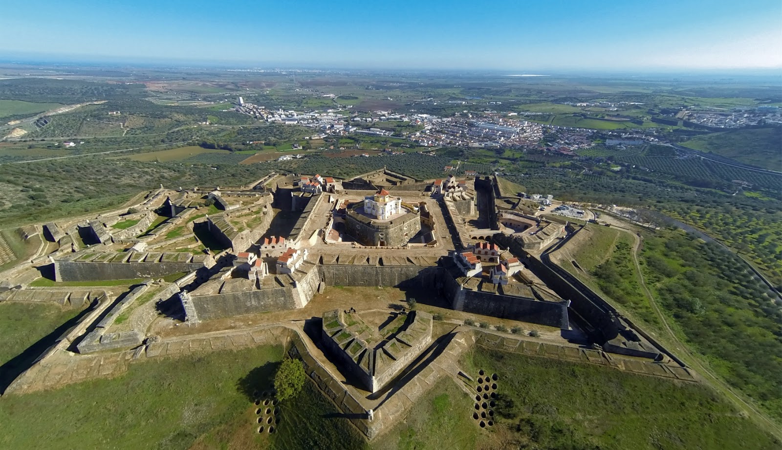 [Aerial] Nossa Senhora da Graça Fort (Elvas, Portugal) : r/castles