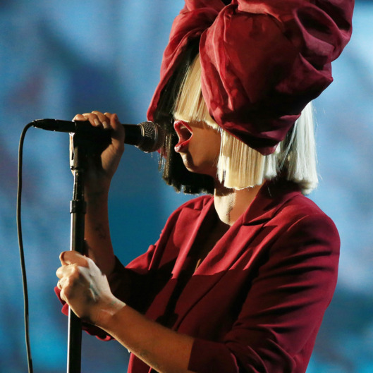 عقرب: سيا unstoppable / sia unstoppable / كلمات اغنية سيا unstoppable ...