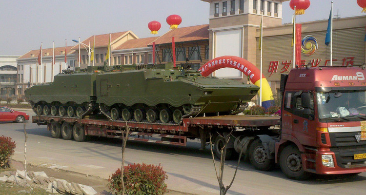 China Defense Blog: New tracked IFV entering service with a unit "up north"