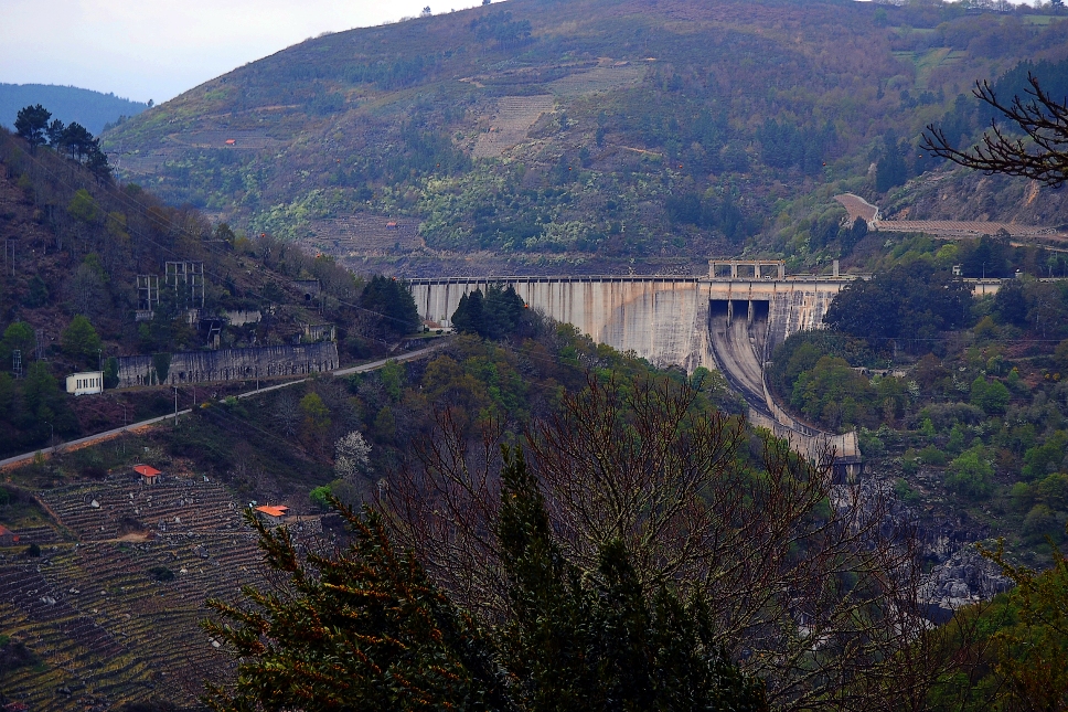 Guía de monumentos de un trotamundos stopover: Embalse de Belesar