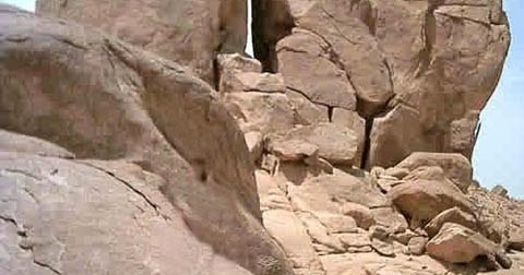 Real Discoveries Blogger.: Discovered The Split Rock as told in Exodus ...
