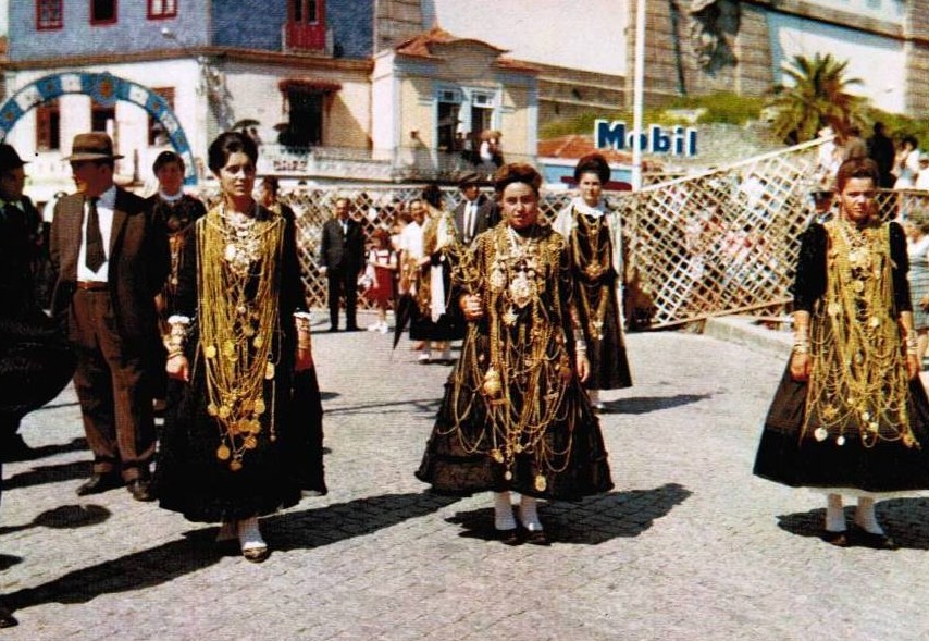 Espoliado: Trajes Típicos do Minho.