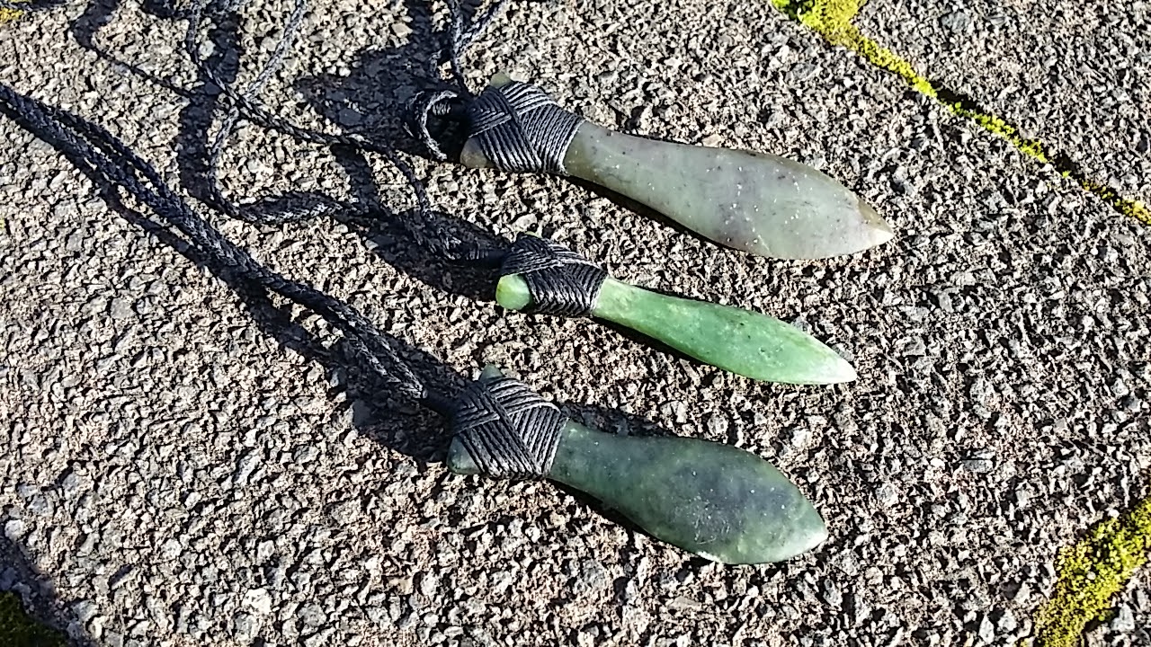 Hoi - Waka Paddle - Campbell Carving