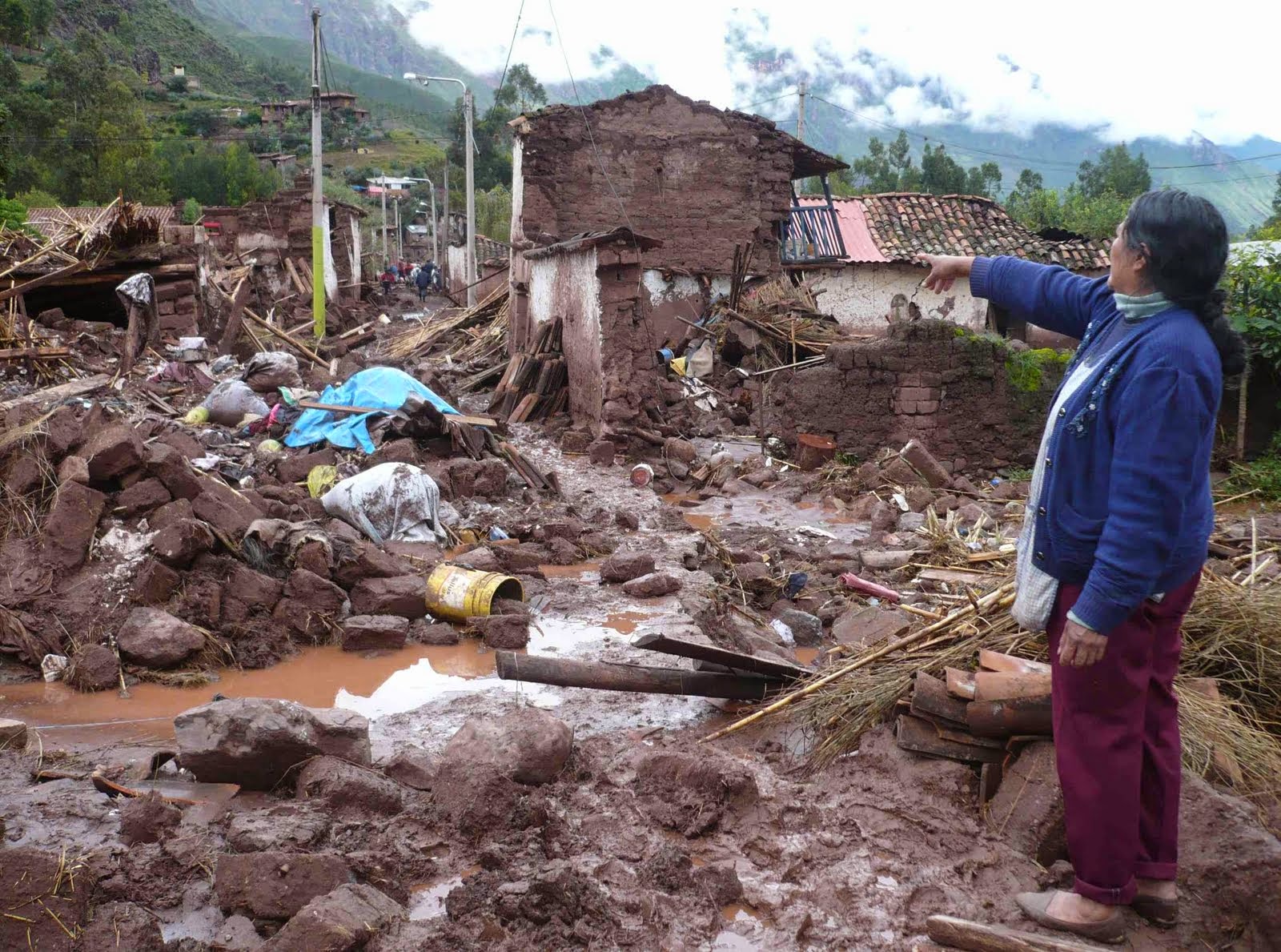noticia local: Más de 63 damnificados por huayco en Cusco