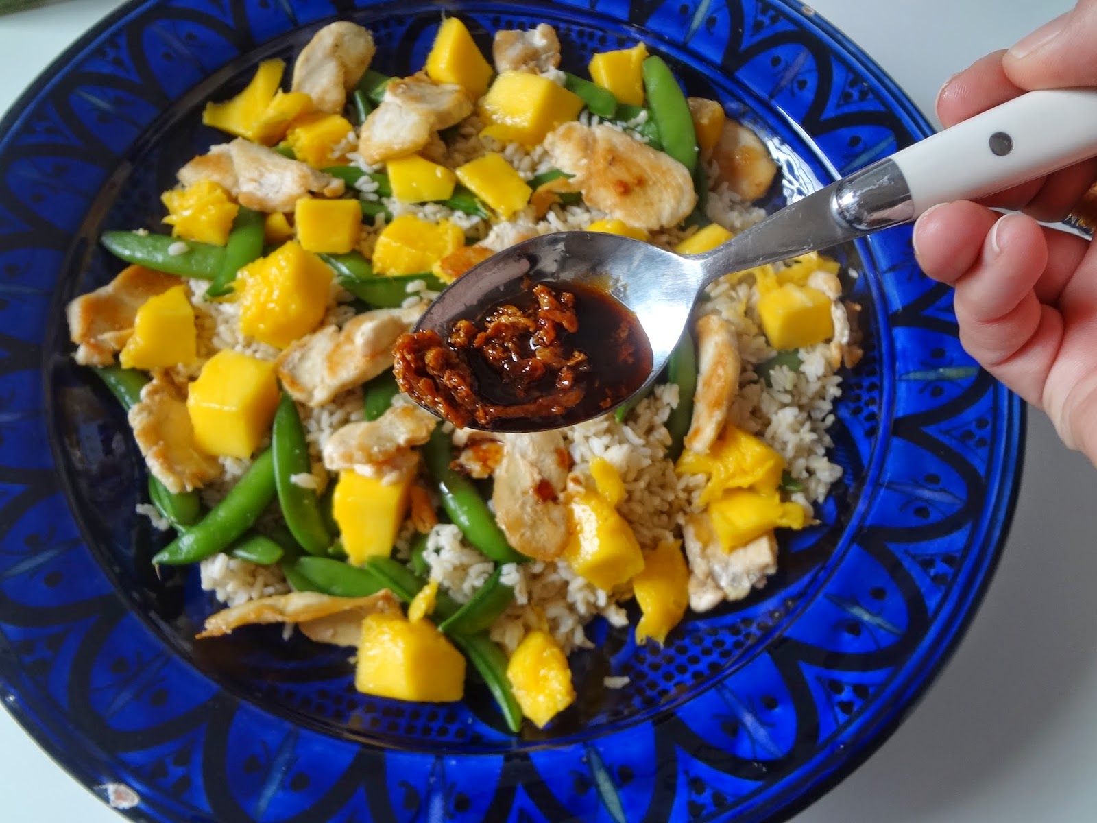 Poupette in the kitchen: Mango, snap peas and grilled chicken rice salad