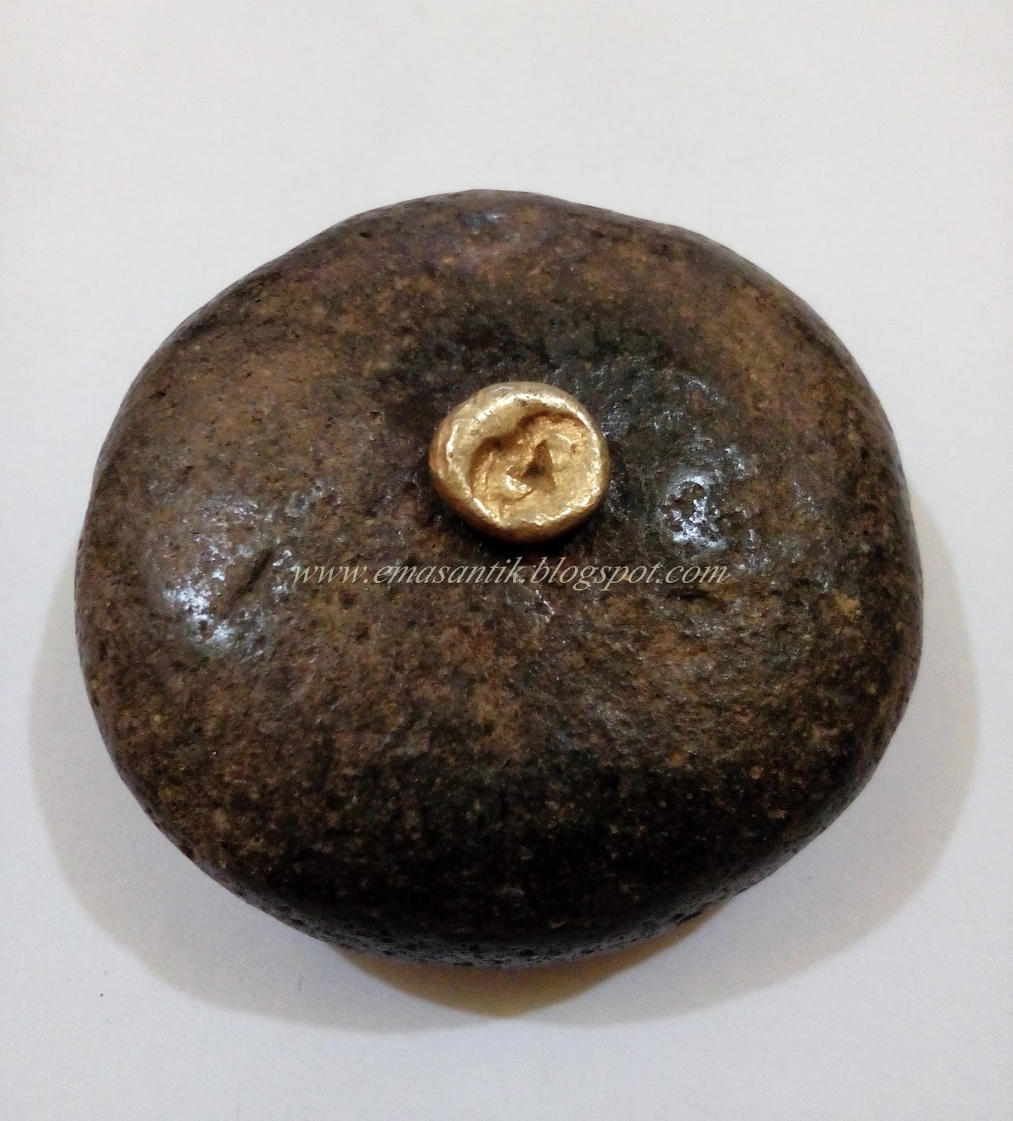Hobby Antik: ANCIENT JAVA GOLD COIN MAJAPAHIT - 2.04 GRAM