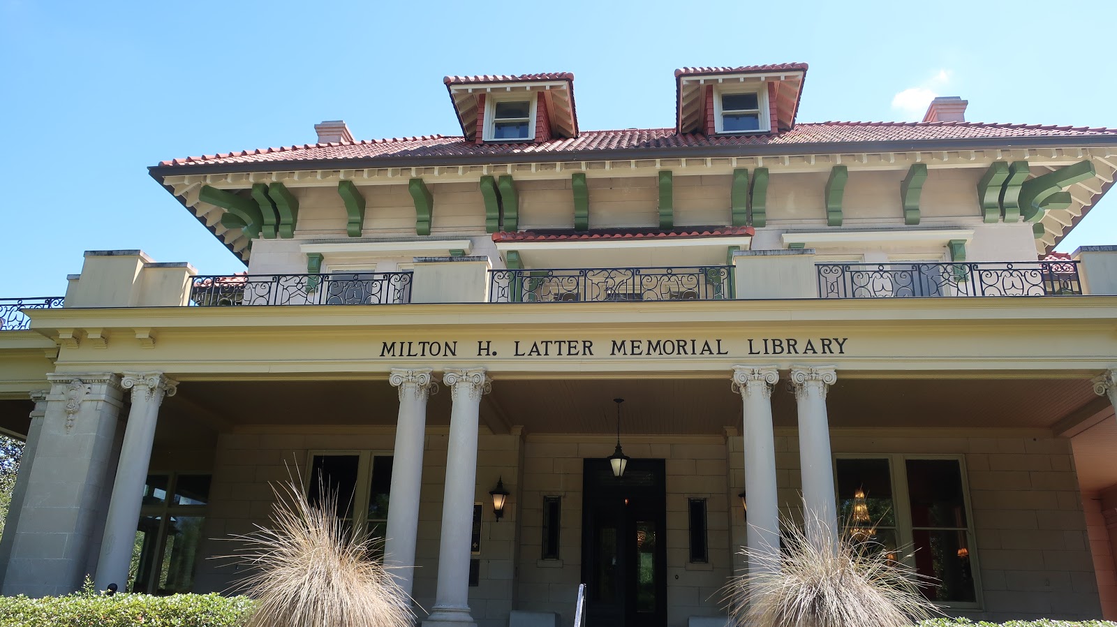 candidanimal: New Orleans Latter Branch Library