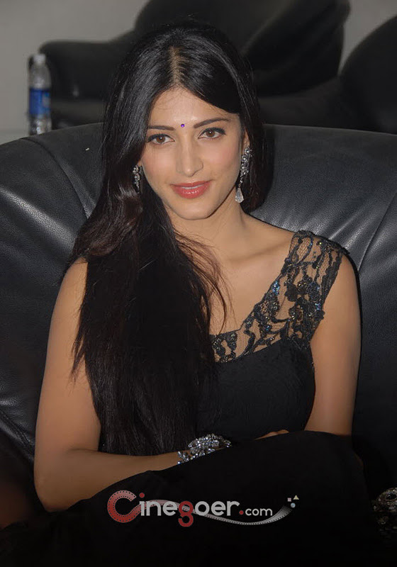 Shruti Hassan New Stills Images Latest Gallery Free Download