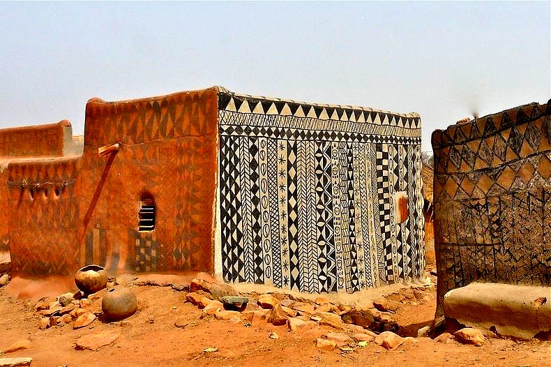 The Flying Tortoise: The Beautifully Decorated Mud Houses Of Tiebele ...