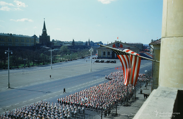 Vivid Color Photographs of Life in the Soviet Union in the 1950s Taken ...