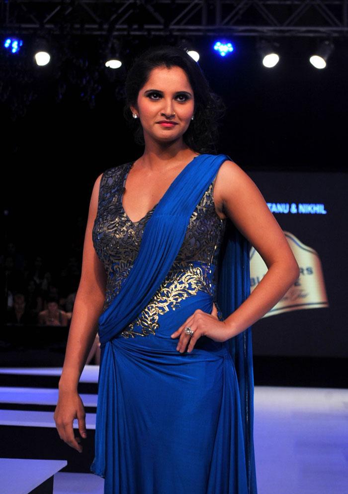 sizzling southern stars: Pics of Sportspersons on ramp :pics of Saina ...