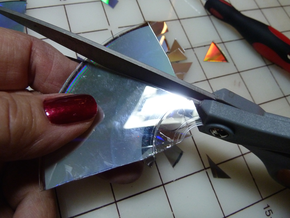 Make it easy crafts: Recycled DVD ornament tutorial