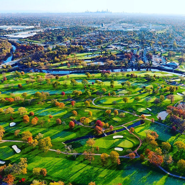 The Riverside Golf Club with Chicago in the background