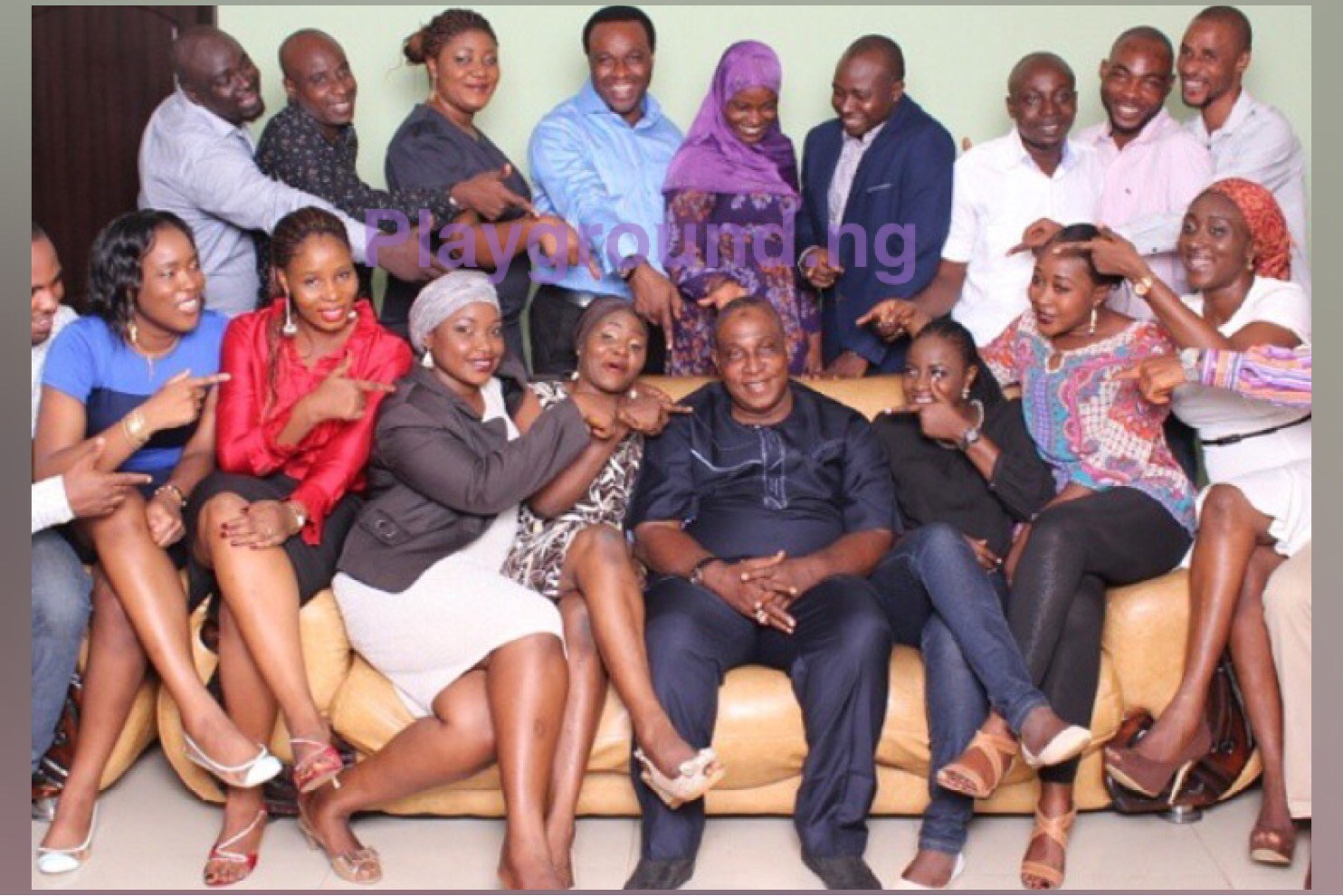 Wow! Checkout Oga Bello And His 18 Children in This Cute Family Picture ...
