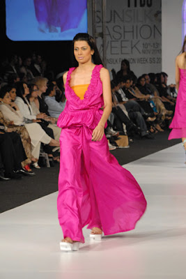 Club 4 Buzz: Fia Pakistani Model Sadaf Malaterre collection