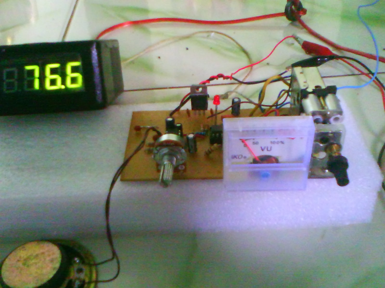 elektronika-analog: VHF FM Receiver Menggunakan IC LA1260 dan TDA2822M