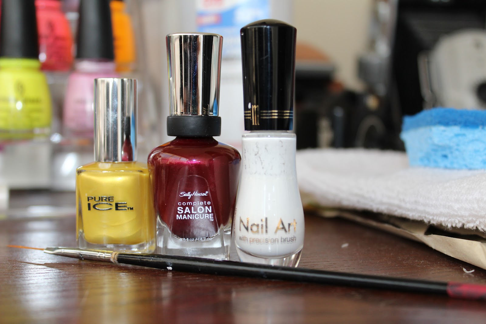 Simple Nail Art for Newbies: FSU Nails ~ GO NOLES!