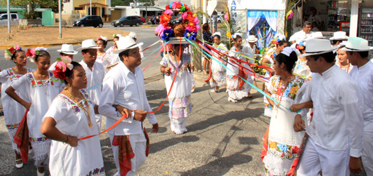 Historia y geografía de Quintana Roo.: Fiestas, danzas y tradiciones.