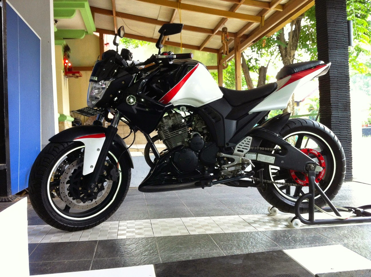 Modifikasi Scorpio Z Berkonsep Street Fighter