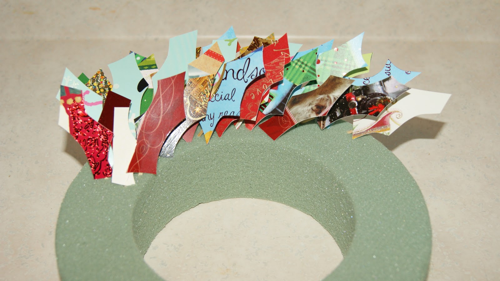 Crafty Sy: Christmas Card Wreath