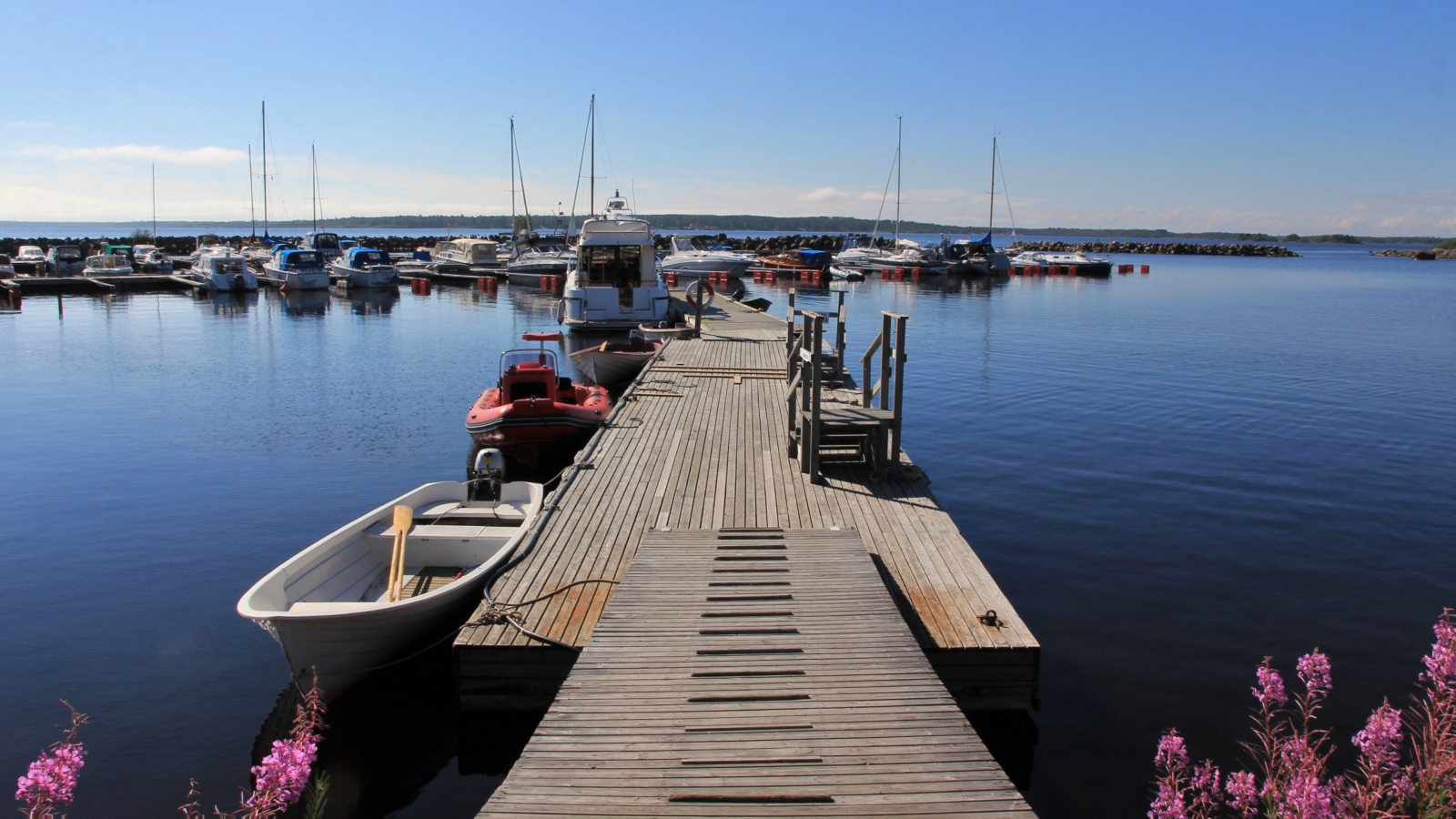 LENS and COVER - PHOTOGRAPHY: Boats in Haparanda Marina, Sweden