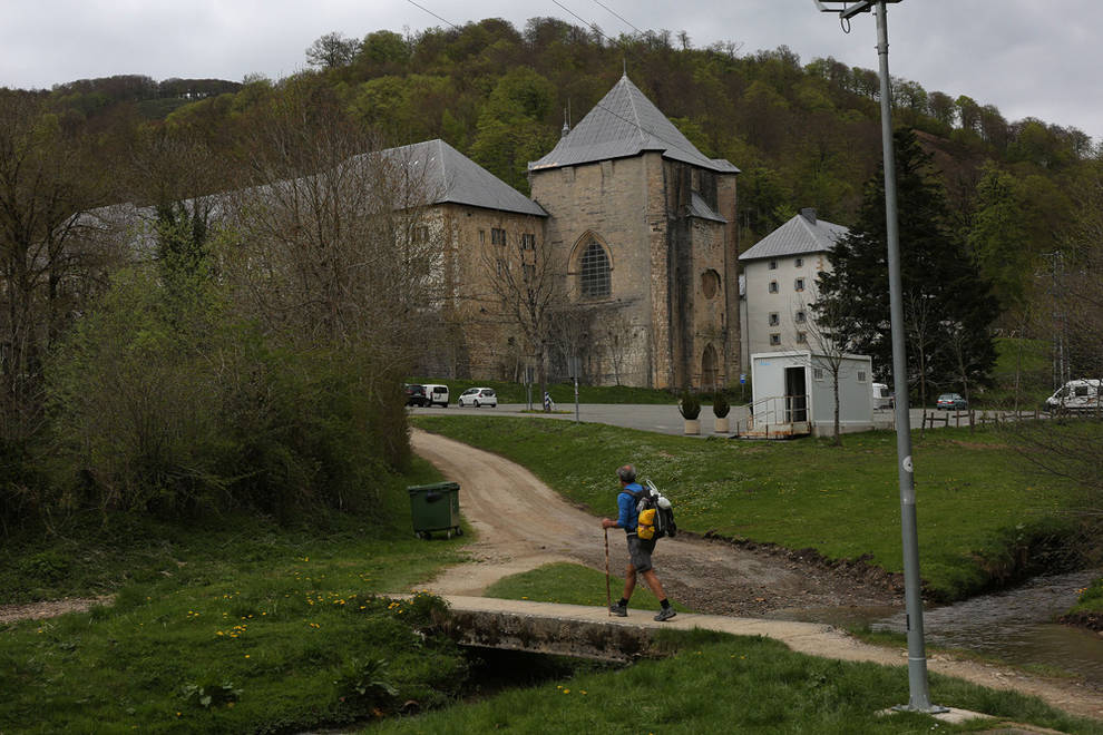 Caminantes a Compostela : Roncesvalles, Historia y Leyenda