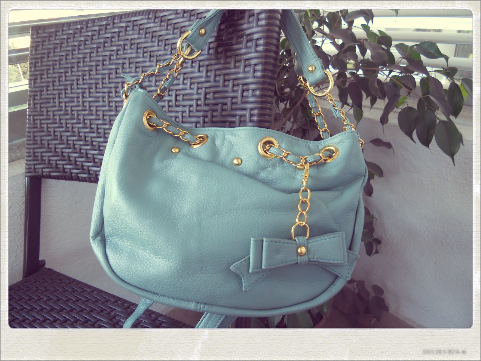 Y. A. Q. - Blog de moda, inspiración y tendencias: [Y ahora qué me pongo con] Una cartera celeste