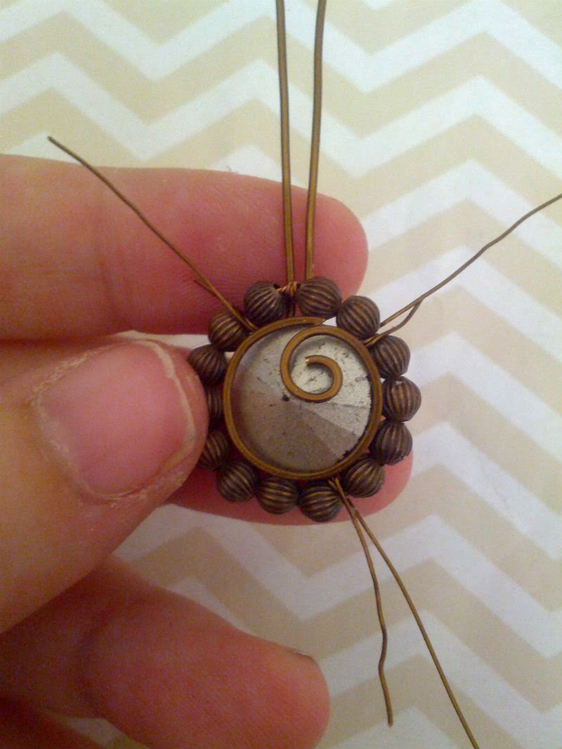 Malfait Luciu: Free Tutorial - Beaded Wire Rivoli Bezel