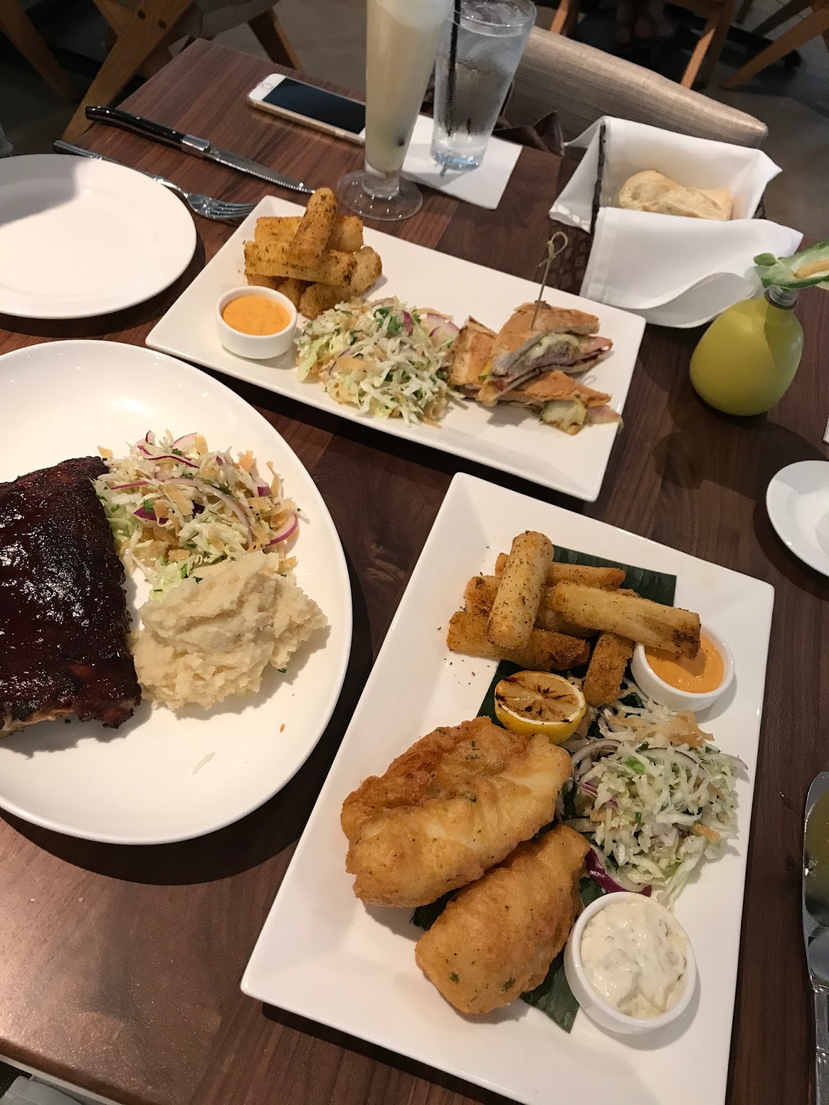 CHOMP!: Tommy Bahama Restaurant & Bar