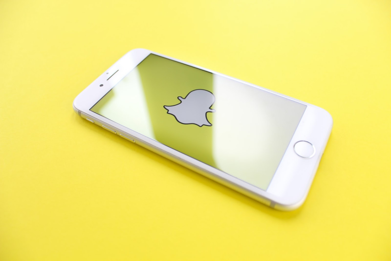 Snapchat’s new logo update is forcing people to uninstall the app