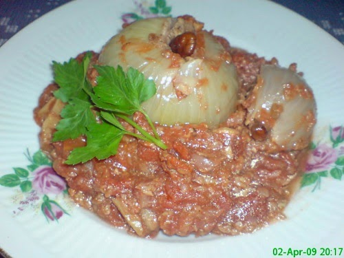 Cristina's world: Ceapa umpluta cu nuca si ciuperci