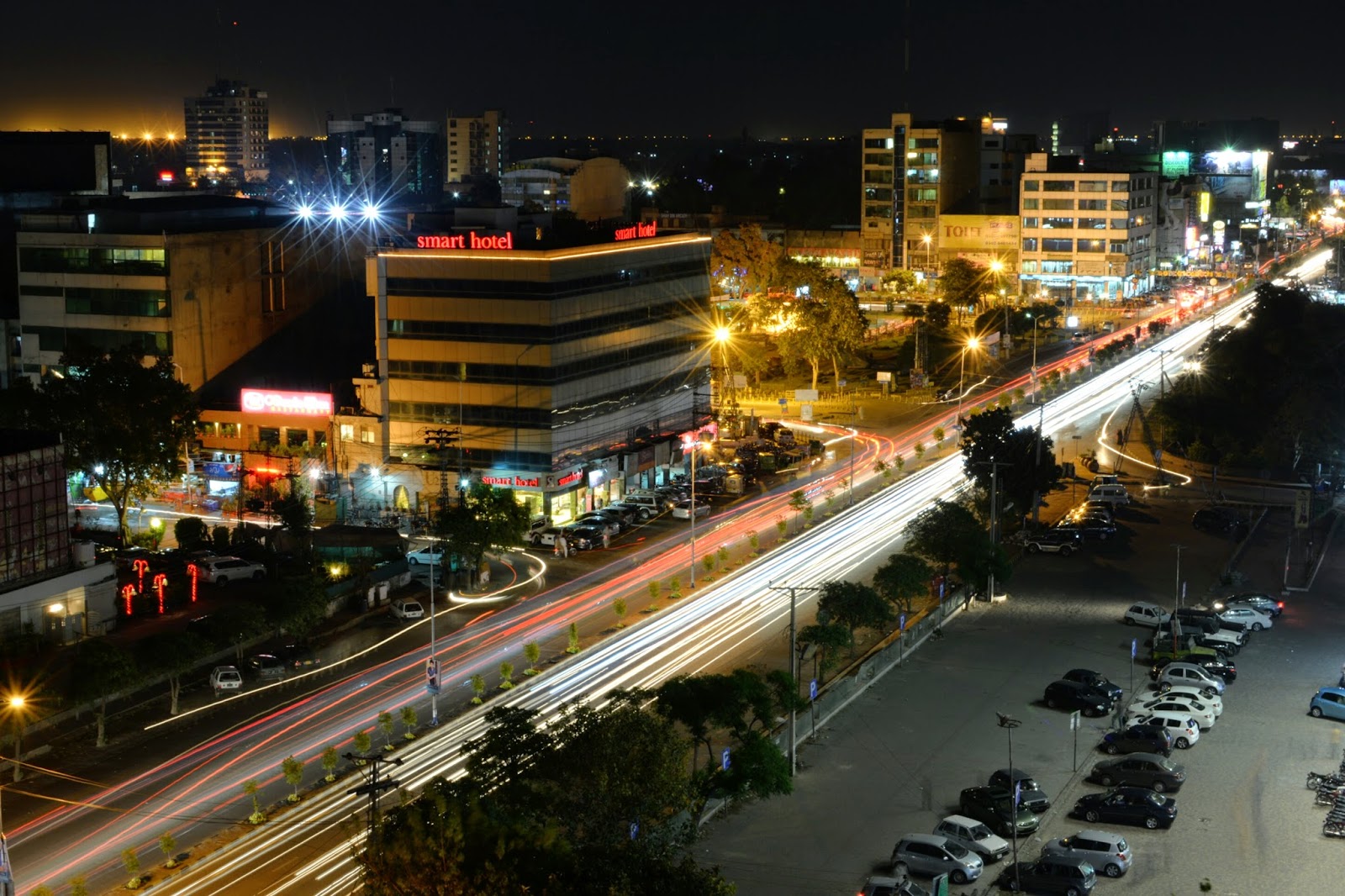 {UN PETIT BOUT DE MOI}: For Lahore, With Love