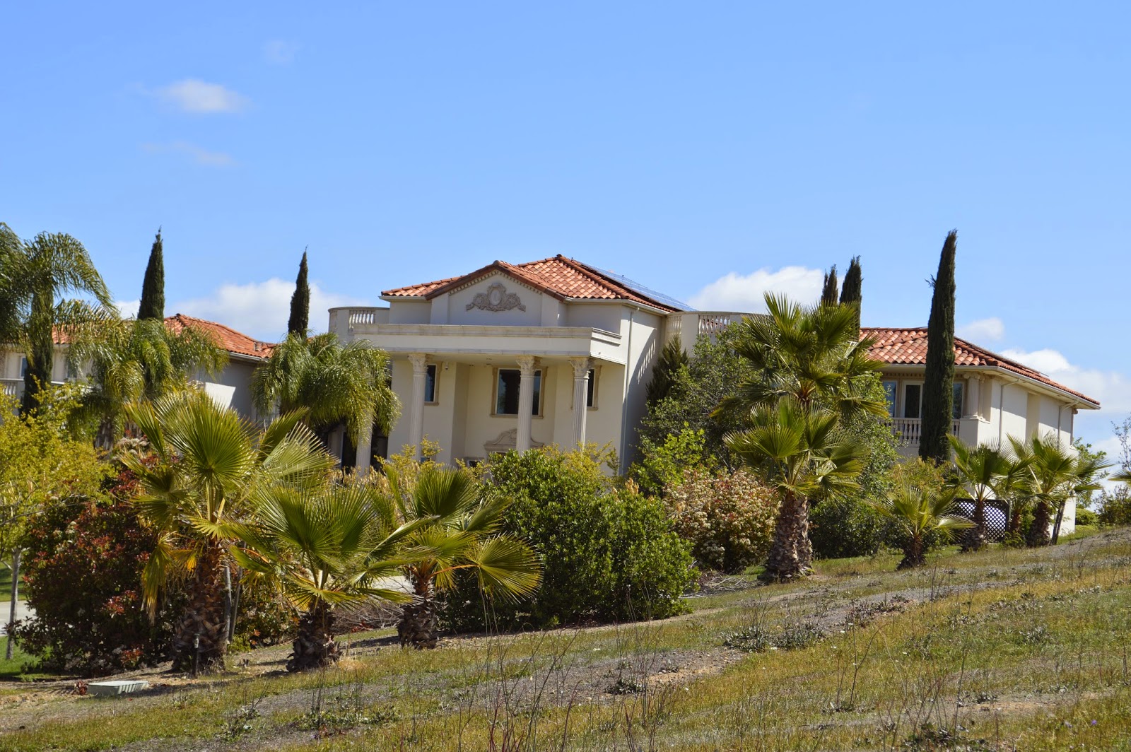 Eileen's Home Design: A Mansion in Madera