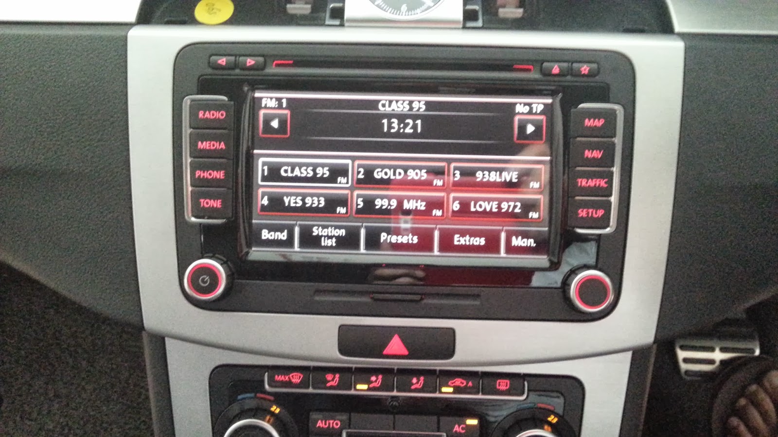 CBX RNS510 & Accessories: Analogue Clock on 3C Passat