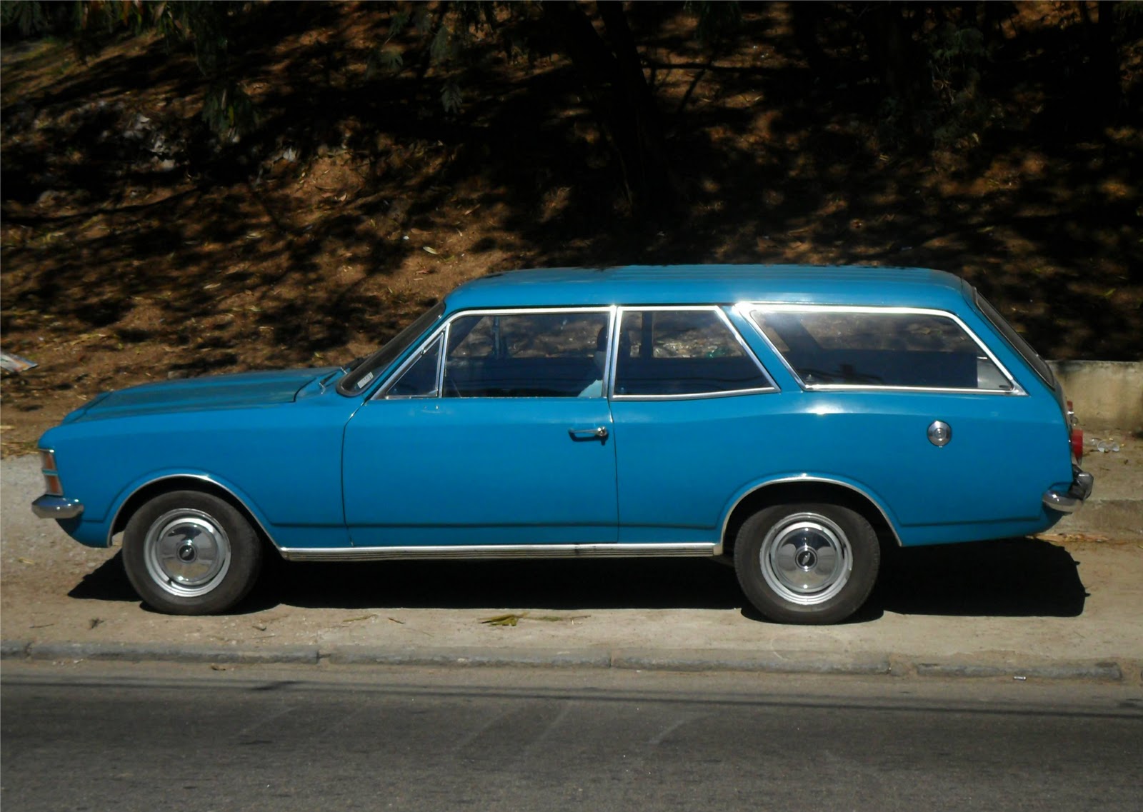 Registros Automotivos do Cotidiano: Chevrolet Caravan 1975