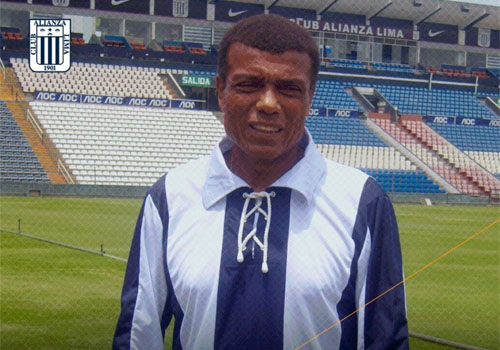 08 de Marzo - Nacimiento del futbolista peruano Teófilo Cubillas