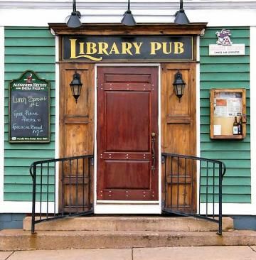 de casa al club: la millor biblioteca és una taverna, que diria en ...