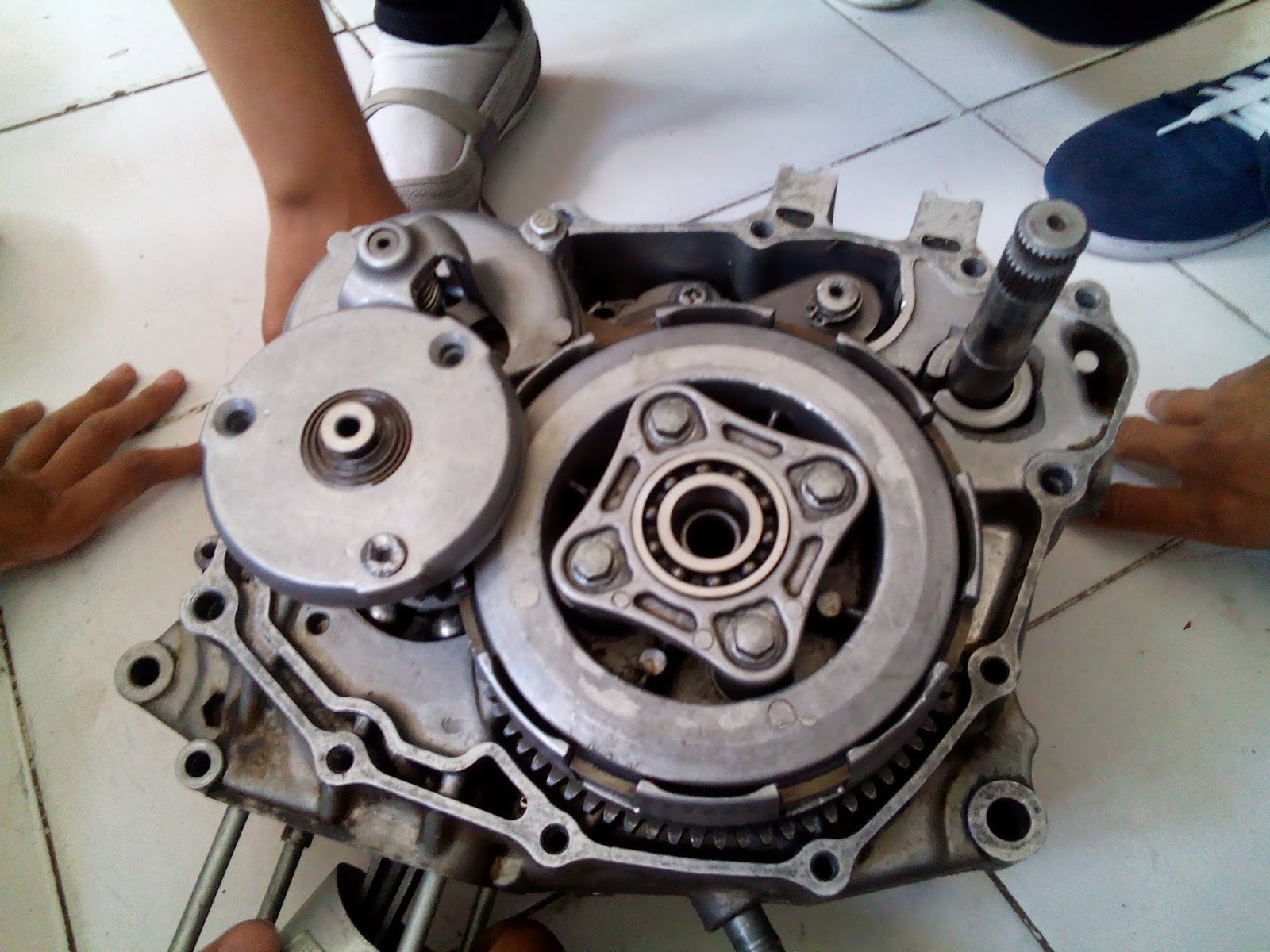 Rasyid 24: Cara Membongkar Mesin Motor 4 Tak